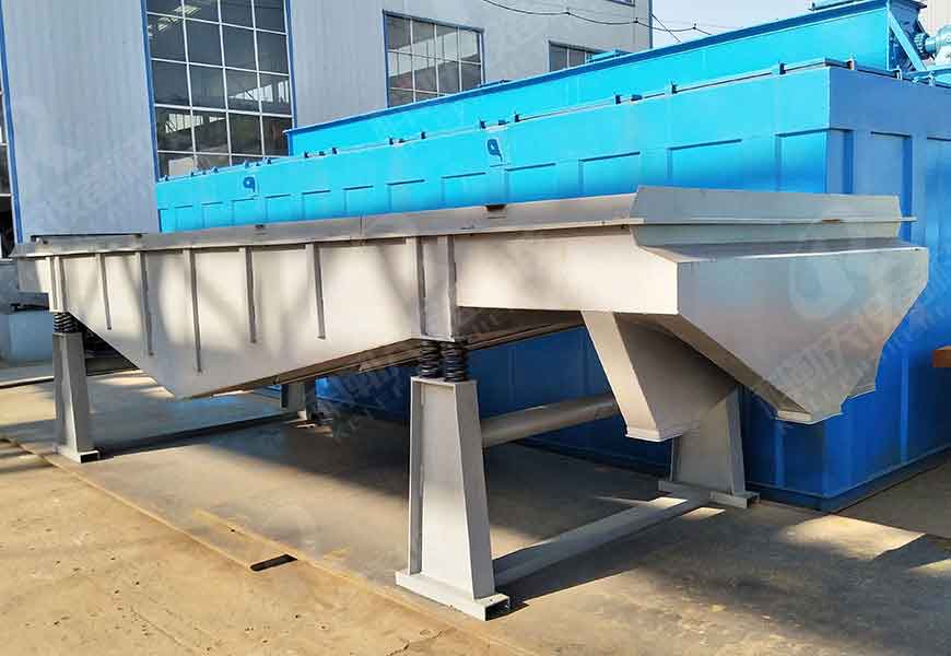 Linear vibrating screen